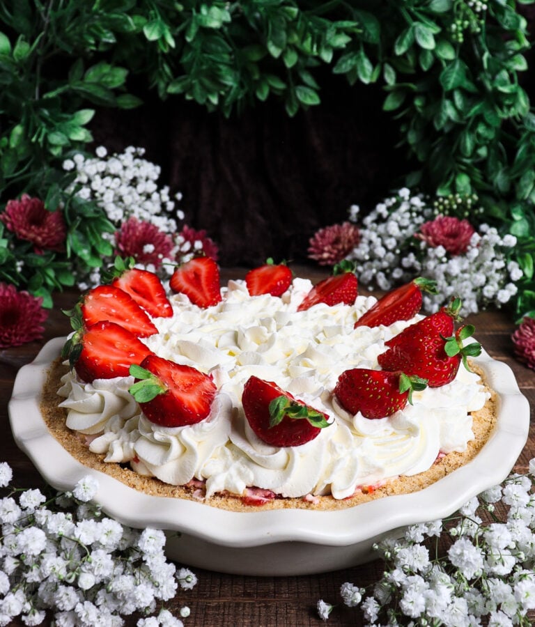 Strawberries and Cream Pie | A Hobbit Summer Dessert Recipe